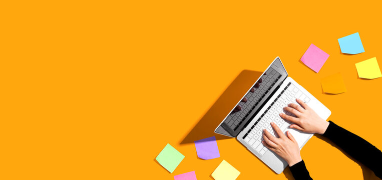 Sticky Notes On Computer Images – Browse 26,756 Stock Photos, Vectors ...