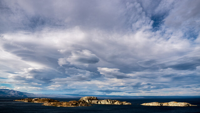 「Cloudly」の写真素材 | 4,646件の無料イラスト画像 | Adobe Stock