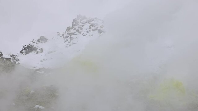 Imágenes de Fumarola: descubre bancos de fotos, ilustraciones, vectores ...