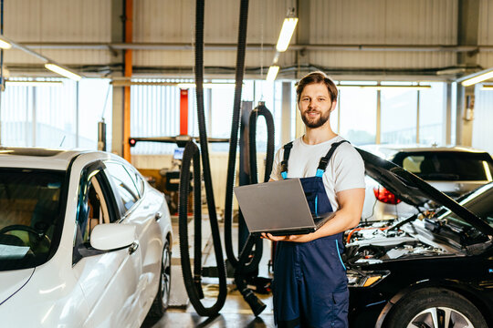 Auto Repair Shop Owner Bilder – Durchsuchen 3,979 Archivfotos ...