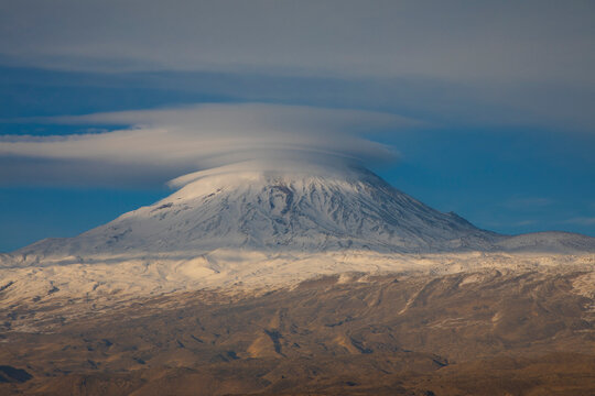 Afbeeldingen over "Agri Dagi" – Blader in stockfoto's, vectoren en ...