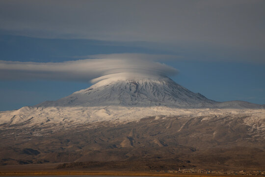"Agri Dagi" Bilder – Durchsuchen 8,737 Archivfotos, Vektorgrafiken und ...