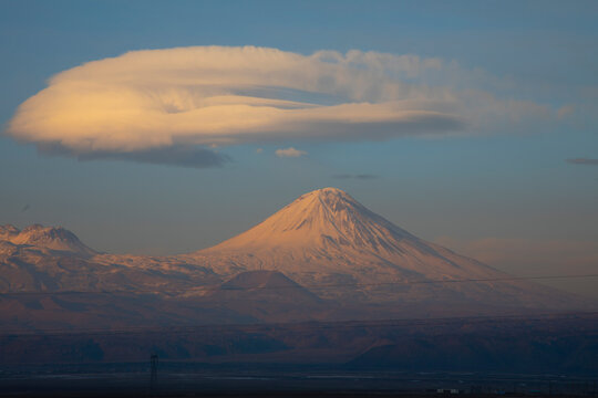 Afbeeldingen over "Agri Dagi" – Blader in stockfoto's, vectoren en ...