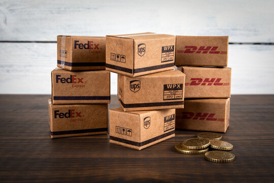 Ups Fedex Bilder – Durchsuchen 537 Archivfotos, Vektorgrafiken und ...