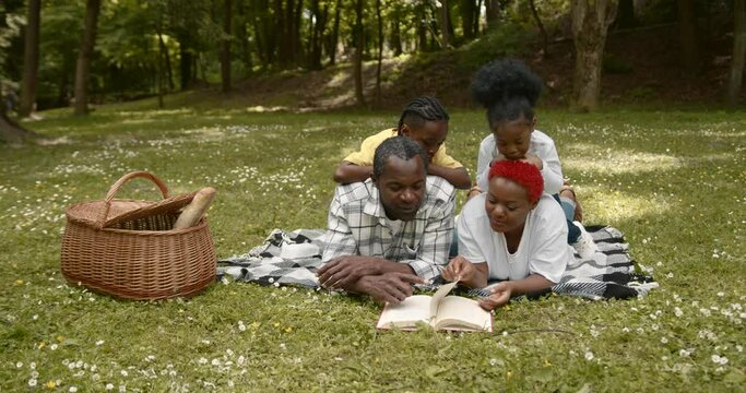Black Family Picnic Images – Browse 9,513 Stock Photos, Vectors, and ...