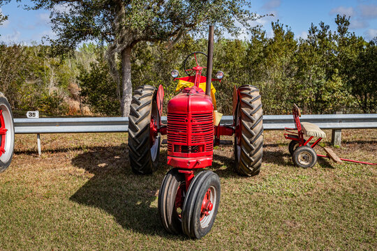 Farmall Bilder – Durchsuchen 196 Archivfotos, Vektorgrafiken und Videos ...