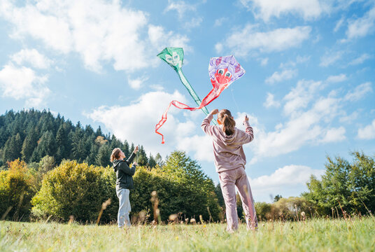 Flying Kites Family Images – Browse 11,998 Stock Photos, Vectors, and ...