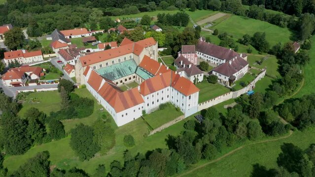 「Zlata」の写真素材 | 438件の無料イラスト画像 | Adobe Stock