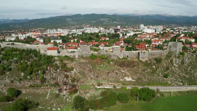 Tvrdjava Imagens – Procure 339 fotos, vetores e vídeos | Adobe Stock