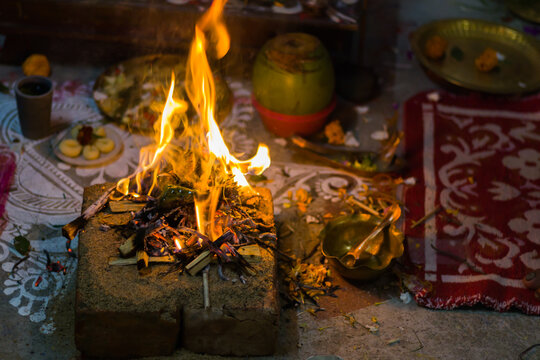 Yagna Bilder – Durchsuchen 1,288 Archivfotos, Vektorgrafiken und Videos ...