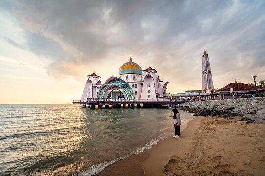 Beautiful Masjid On Water