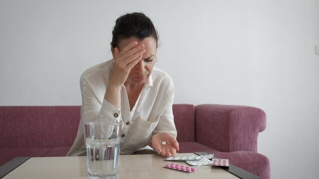 "Take A Pill" Bilder – Durchsuchen 416 Archivfotos, Vektorgrafiken und ...
