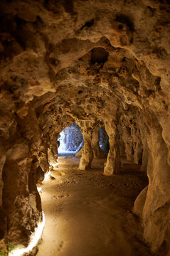 Grota Imagens – Procure 845 fotos, vetores e vídeos | Adobe Stock