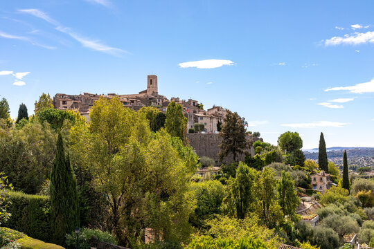 รูปภาพSaint-Paul-De-Vence – เลือกดูภาพถ่ายสต็อก เวกเตอร์ และวิดีโอ975 ...