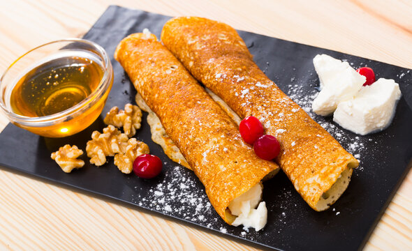 「Palacinke」の写真素材 | 399件の無料イラスト画像 | Adobe Stock