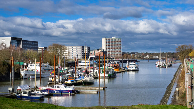 Finkenwerder-Bilder: Stock-Fotos & -Videos. | Adobe Stock