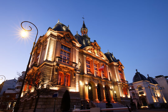 รูปภาพSuresnes – เลือกดูภาพถ่ายสต็อก เวกเตอร์ และวิดีโอ266 | Adobe Stock