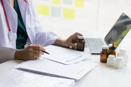 Hospital Check In Desk Images – Browse 11,119 Stock Photos, Vectors ...