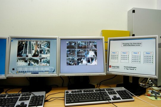 รูปภาพBewachen – เลือกดูภาพถ่ายสต็อก เวกเตอร์ และวิดีโอ4,572 | Adobe Stock