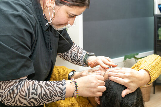 "Eyebrow Threading"-Bilder: Stock-Fotos & -Videos. | Adobe Stock