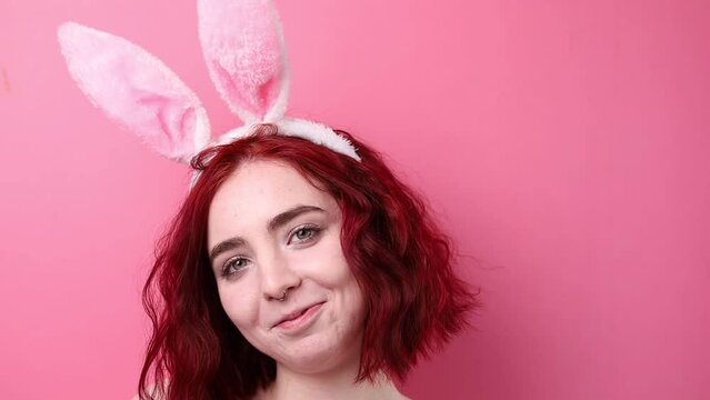 Afbeeldingen over "Bunny Woman" – Blader in stockfoto's, vectoren en ...