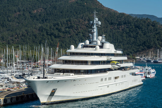 รูปภาพOligarch – เลือกดูภาพถ่ายสต็อก เวกเตอร์ และวิดีโอ1,445 | Adobe Stock