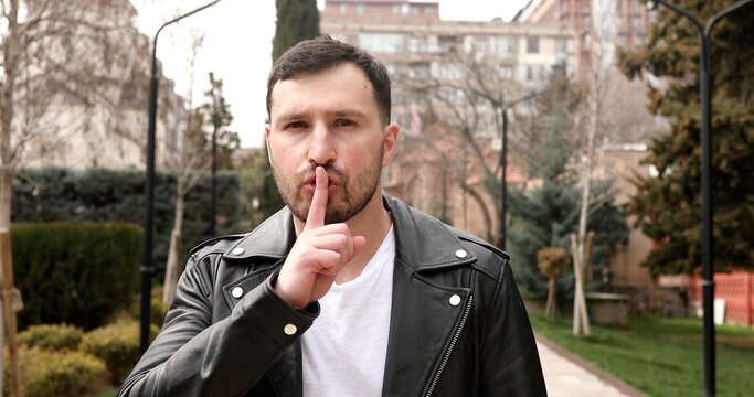"Shh Sign" Bilder – Durchsuchen 517 Archivfotos, Vektorgrafiken und ...