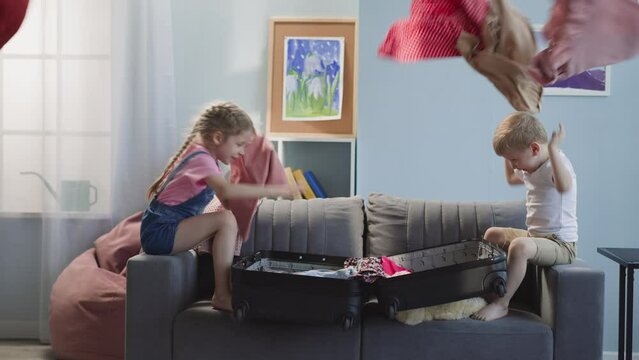 Spielekoffer Bilder – Durchsuchen 7,785 Archivfotos, Vektorgrafiken und ...