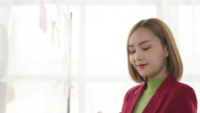 Sticky Note On Mirror Images – Browse 542 Stock Photos, Vectors, and ...