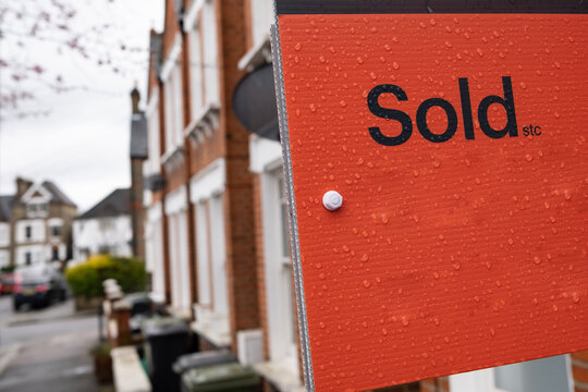 Imágenes de "Sold Sign": descubre bancos de fotos, ilustraciones ...