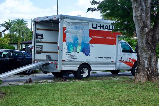 「U-Haul」の写真素材 | 161件の無料イラスト画像 | Adobe Stock
