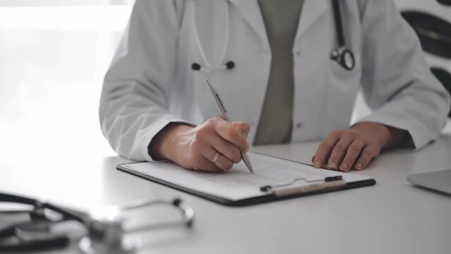 Doctor Writing Notes Images – Browse 51,575 Stock Photos, Vectors, and ...