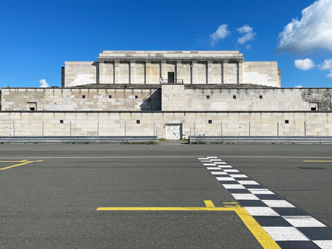 Dan Race Fotos, Bilder, Stockmedien | Adobe Stock