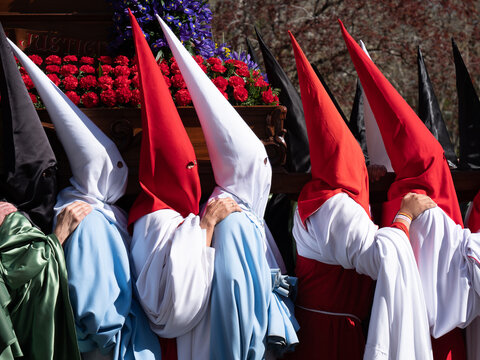 Capirote Bilder – Durchsuchen 889 Archivfotos, Vektorgrafiken und ...