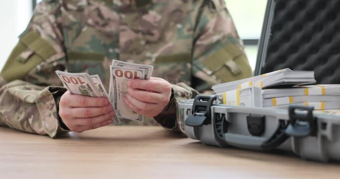 Waffenkoffer Bilder – Durchsuchen 2,771 Archivfotos, Vektorgrafiken und ...