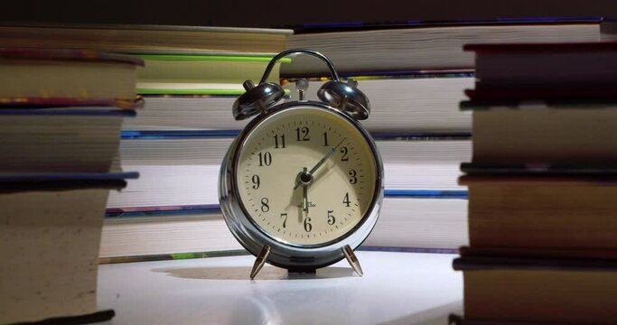 Obrazy ("Read Books") — zdjęcia, wektory i wideo bez tantiem (4,343 ...