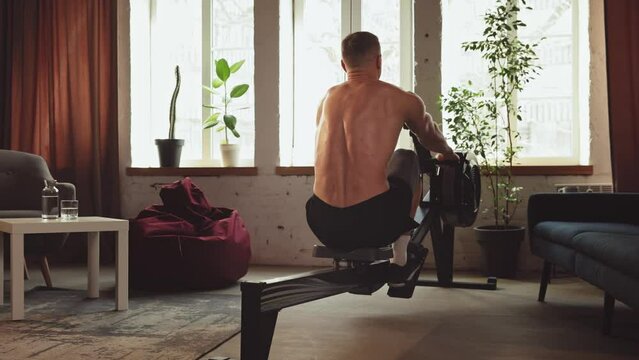 Afbeeldingen over "Rowing Machine" – Blader in stockfoto's, vectoren en ...
