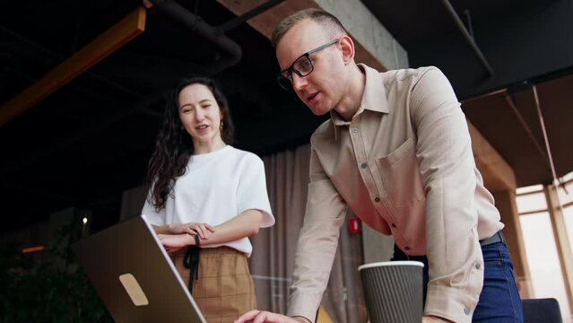 Imágenes de "Bend Over": descubre bancos de fotos, ilustraciones ...