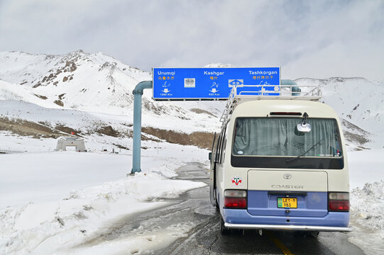 "Khunjerab Pass" Images – Browse 166 Stock Photos, Vectors, and Video ...