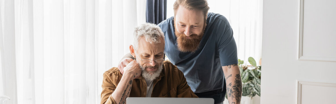 "Pound Hug" bilder – Bläddra bland 18,769 stockfoton, vektorer och ...