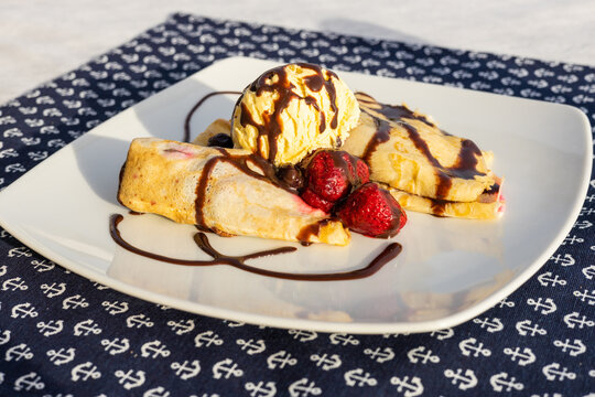 Palacinke Imagens – Procure 312 fotos, vetores e vídeos | Adobe Stock
