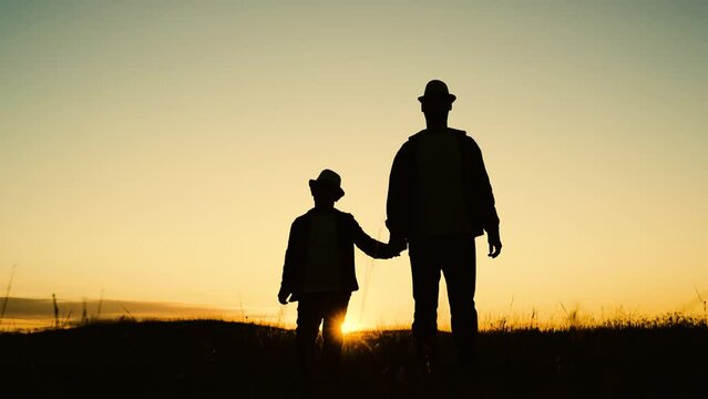 "Father Son" bilder – Bla gjennom 4,759 arkivbilder, vektorer og ...