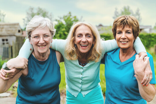 "Older Women" Bilder – Durchsuchen 603 Archivfotos, Vektorgrafiken und ...
