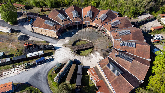 「Roundhouse」の写真素材 | 5,955件の無料イラスト画像 | Adobe Stock