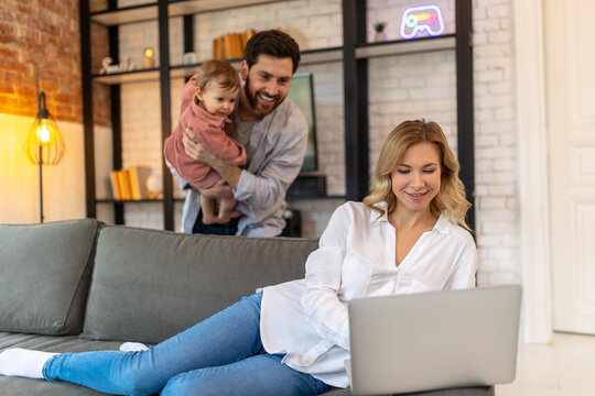 "Working Parents" Bilder – Durchsuchen 5,596 Archivfotos ...