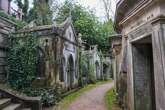 "Highgate Cemetery" Images – Browse 453 Stock Photos, Vectors, and ...