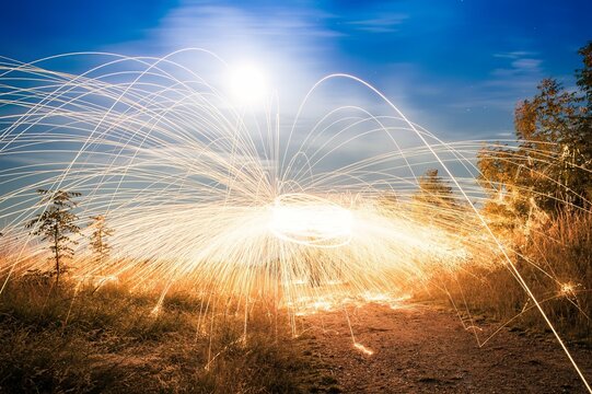 "Fire Trails"-Bilder: Stock-Fotos & -Videos. | Adobe Stock