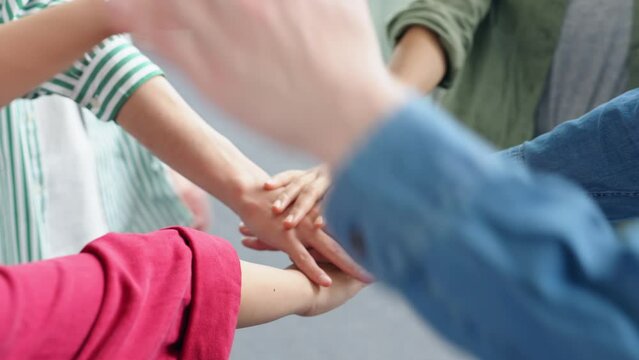 Imágenes de "Apoyo Mutuo": descubre bancos de fotos, ilustraciones ...