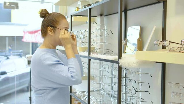 "Optical Shop" Images – Browse 2,939 Stock Photos, Vectors, and Video ...