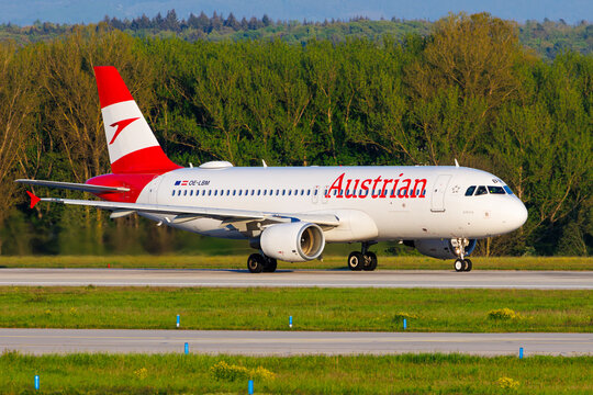 "Airbus A320" Bilder – Durchsuchen 13,383 Archivfotos, Vektorgrafiken ...